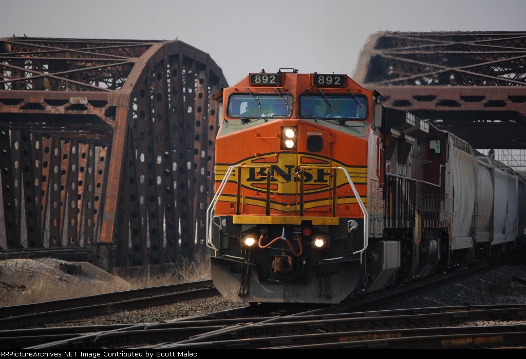BNSF 892